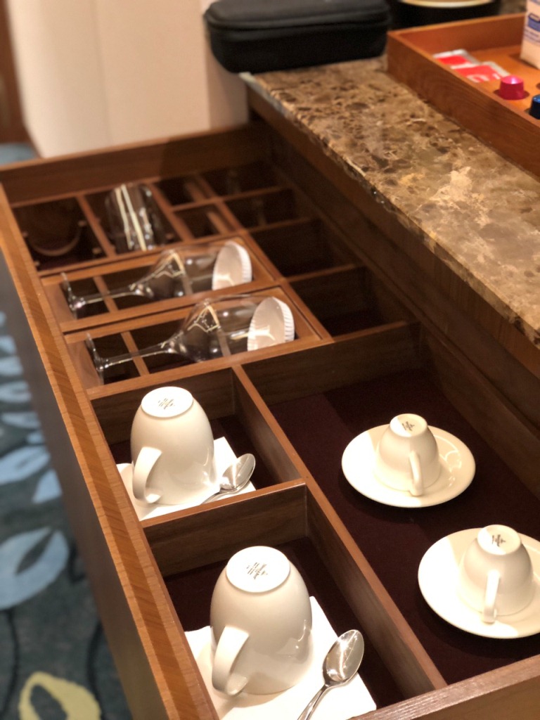 THE OASIS OF LUXURY IN CLARK: Live through the Authentic Five-Star ...